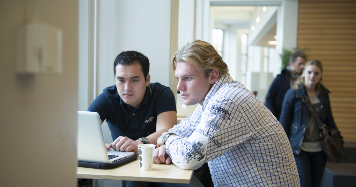 Gewijzigde algemene voorwaarden voor gratis diensten Zoom hebben geen ...